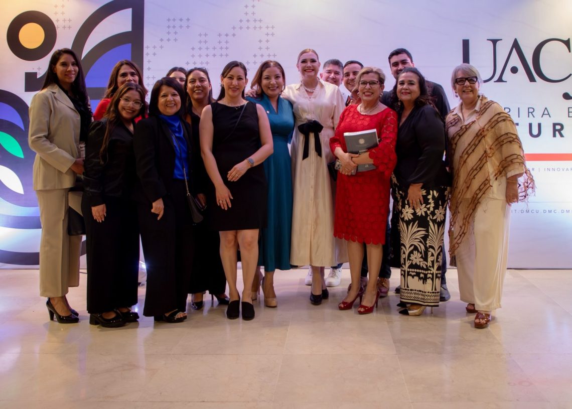 Galería | Universitarios celebran con el nuevo rector bajo el lema UACJ inspira el futuro ...